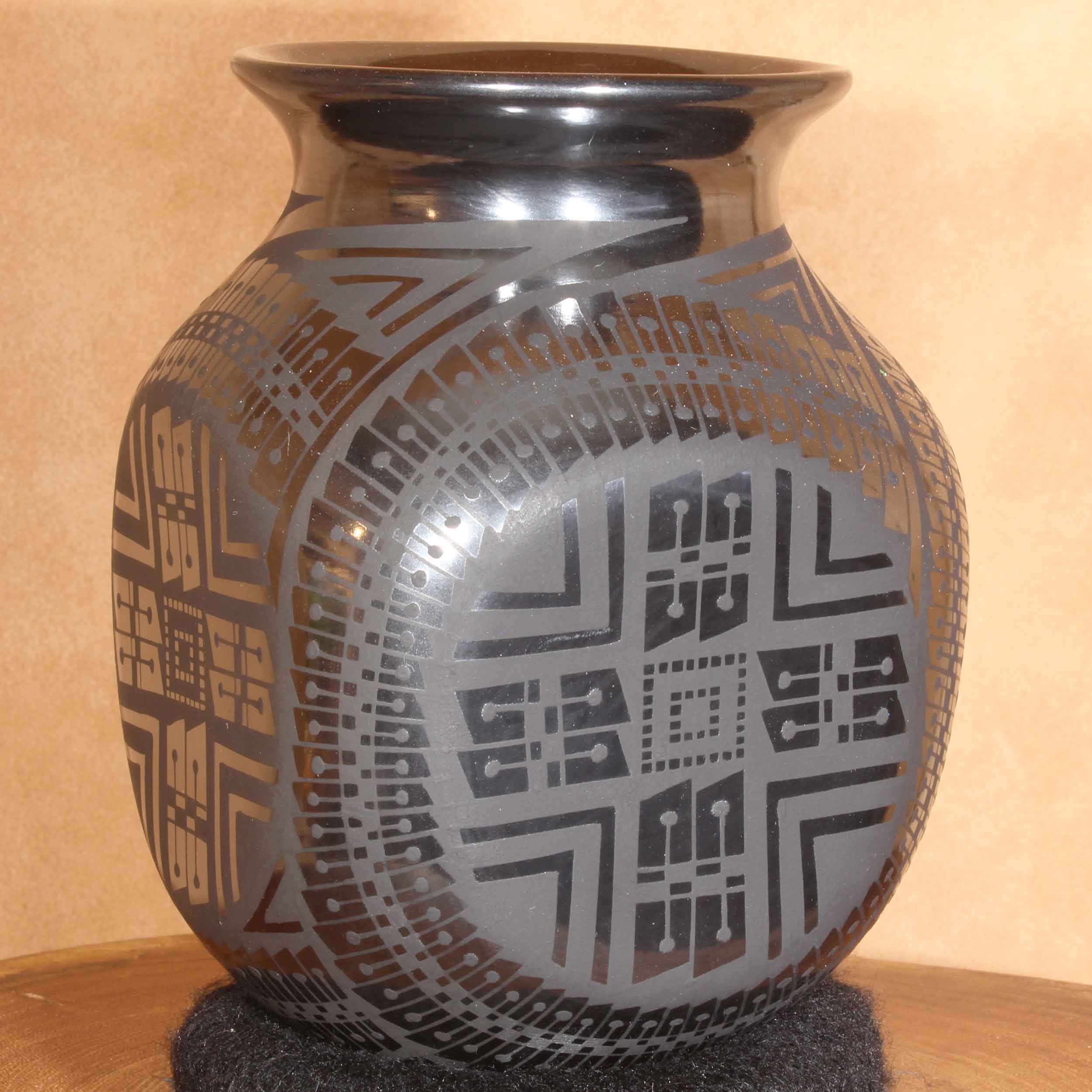 Señor Eli Ortiz - Square Pot Round Faces - Mata Ortiz Pottery