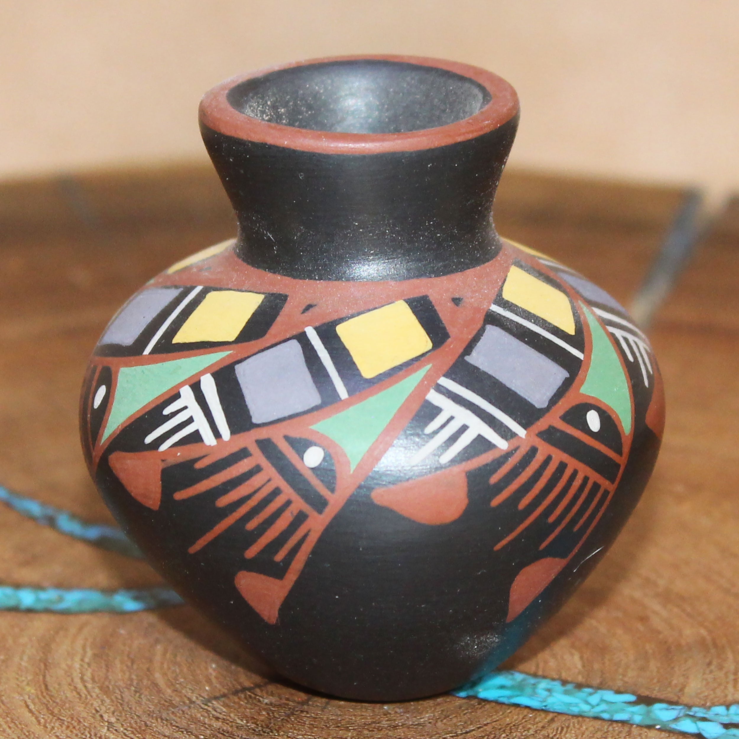 Ms. Minerva Pedregón Ortiz - Bright Designs - Mata Ortiz Pottery Minia